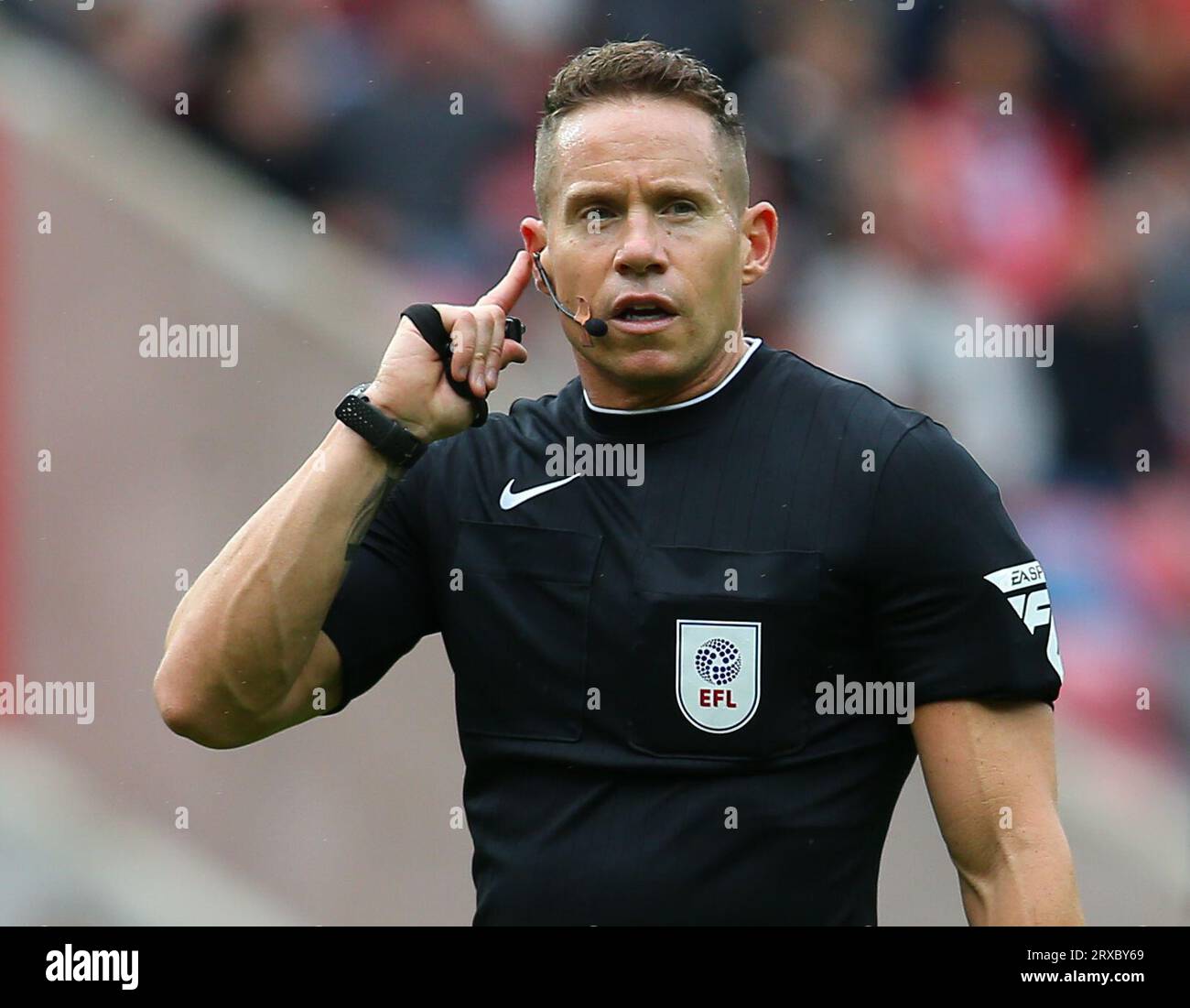Stephen martin referee hi-res stock photography and images - Alamy