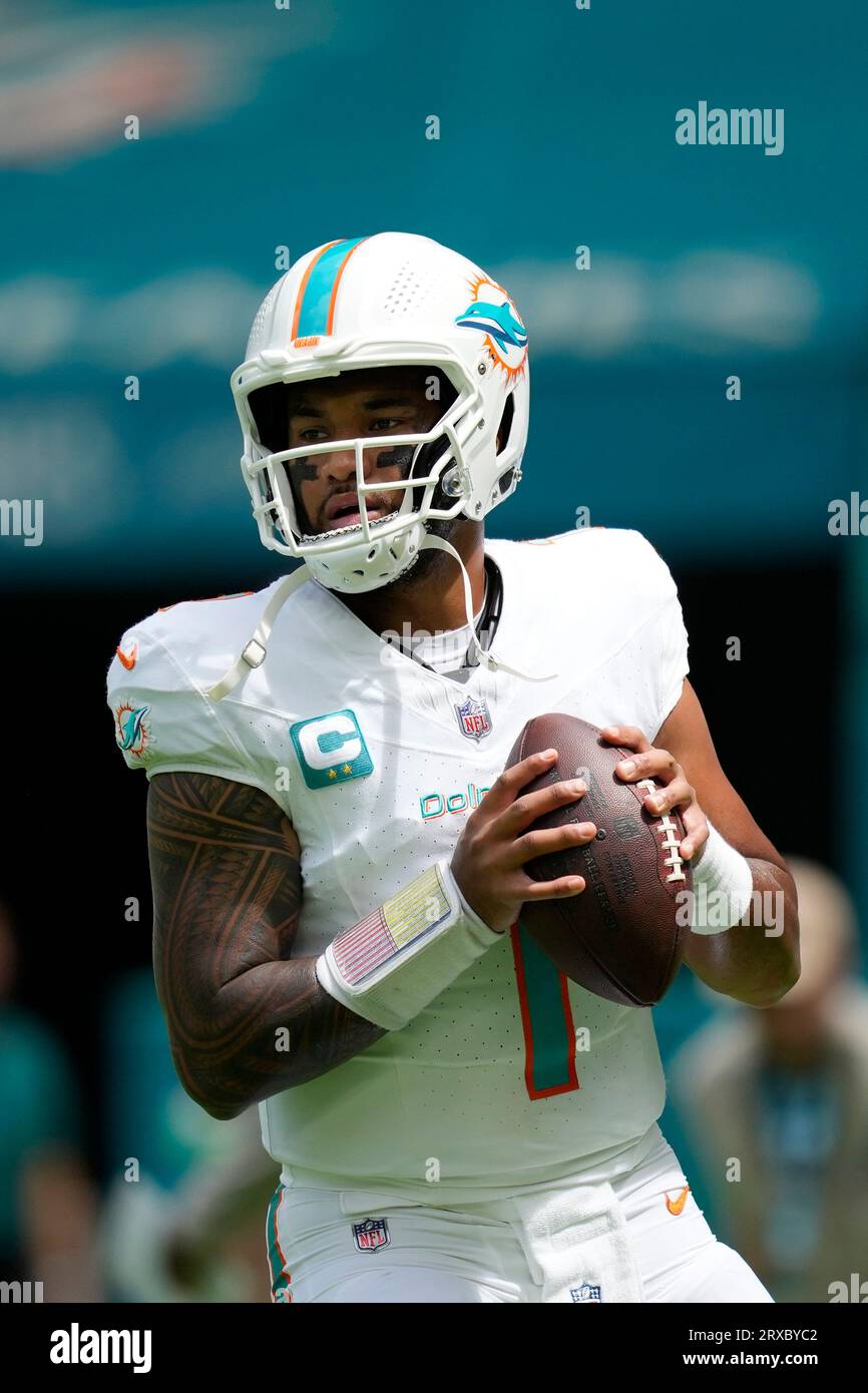 Miami Dolphins quarterback Tua Tagovailoa (1) warms up before an NFL ...