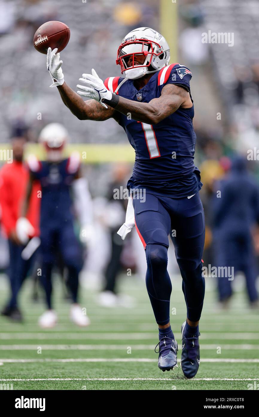 New England Patriots wide receiver DeVante Parker (1) warms up before ...