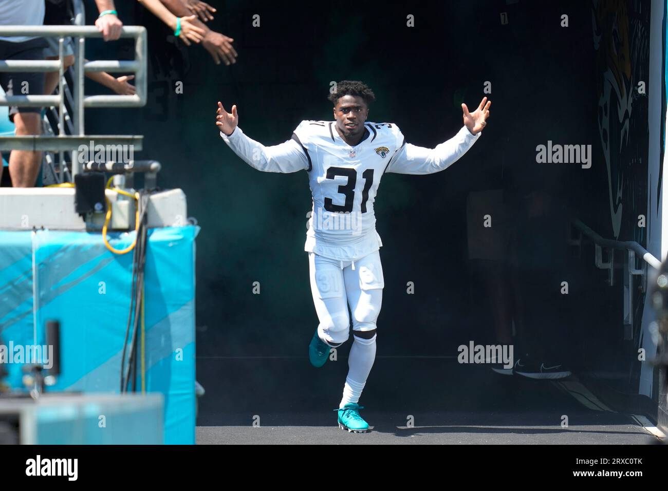 Jacksonville Jaguars cornerback Darious Williams (31) takes the field ...