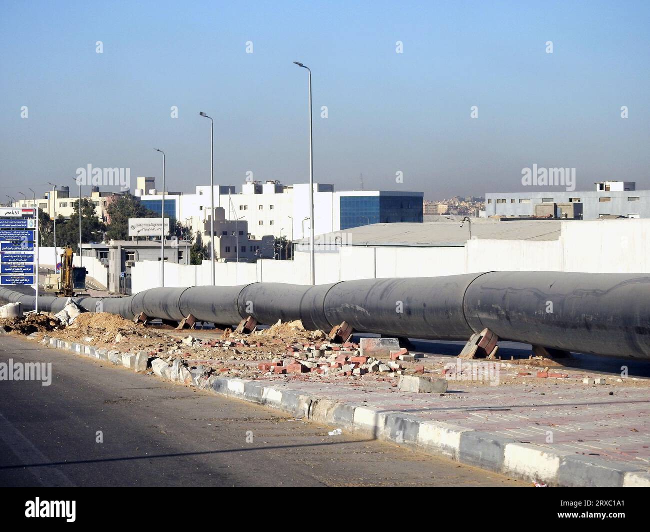 Installing parts hi-res stock photography and images - Alamy