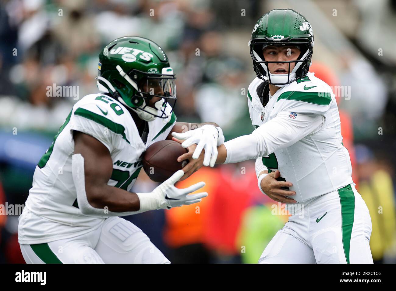 New York Jets quarterback Zach Wilson (2) hands the ball off to New ...