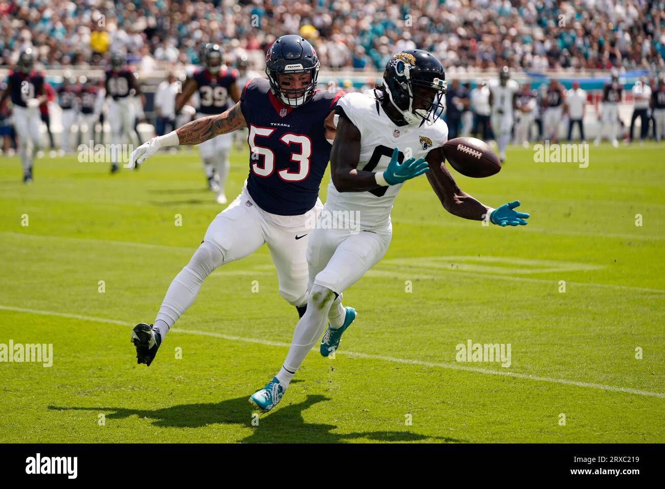 Jacksonville Jaguars wide receiver Calvin Ridley (0) bobbles a pass as ...