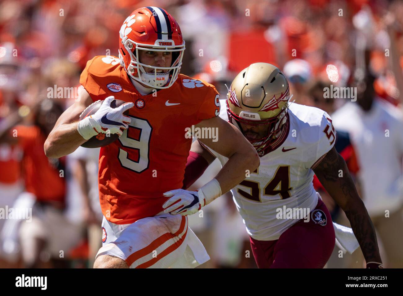 Clemson tight end Jake Briningstool (9) runs with the ball while ...