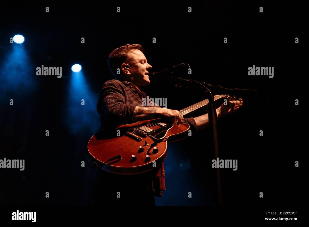 Kiefer sutherland performs hi-res stock photography and images - Alamy