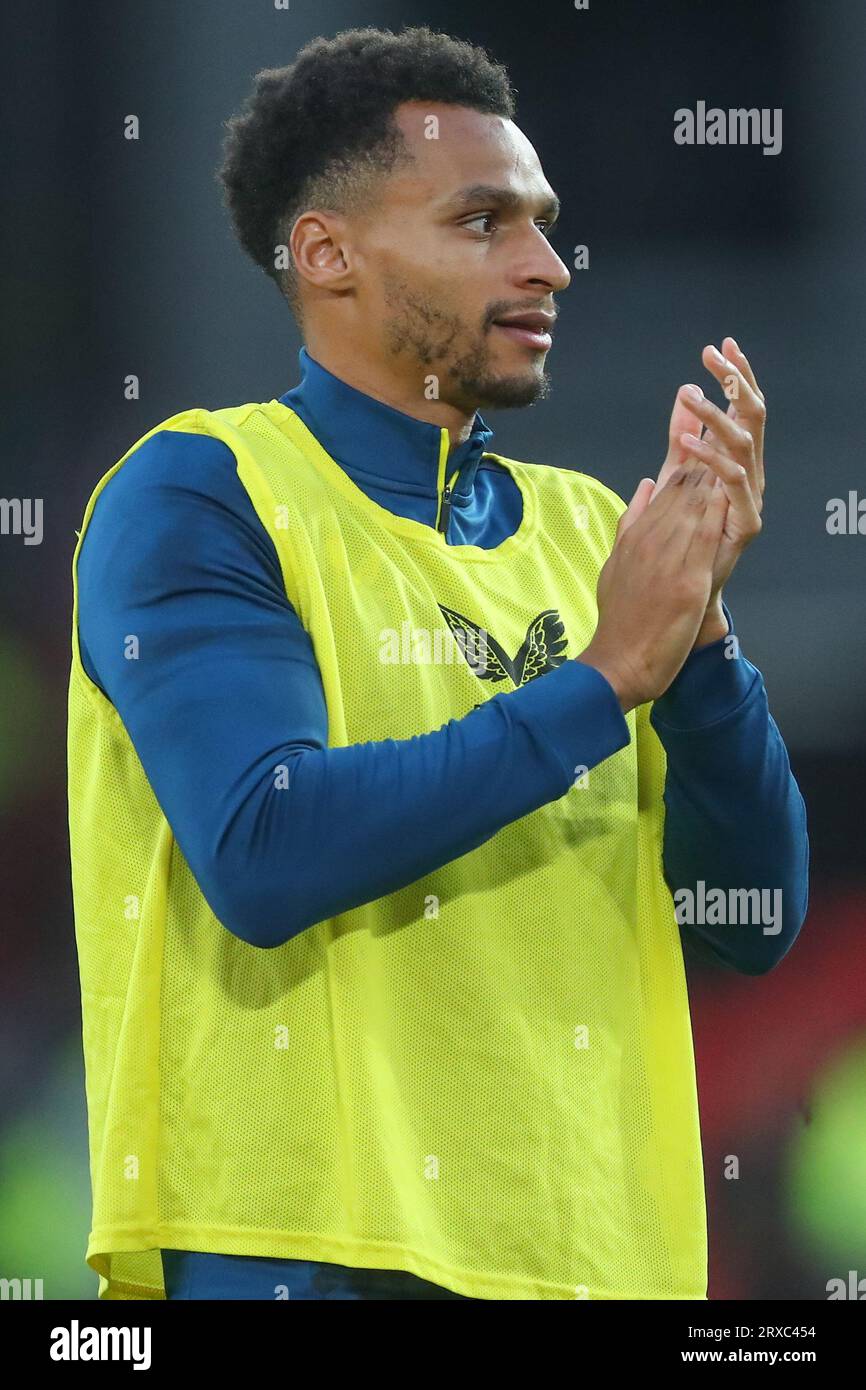 Jacob Murphy #23 of Newcastle United applauds the travelling fans after ...