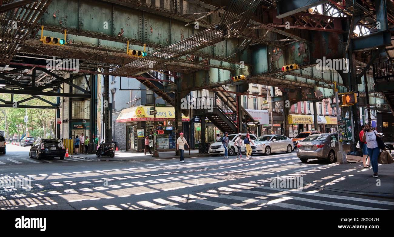 Under the M, J & Z metro lines at 297 Broadway, Brooklyn Stock Photo ...