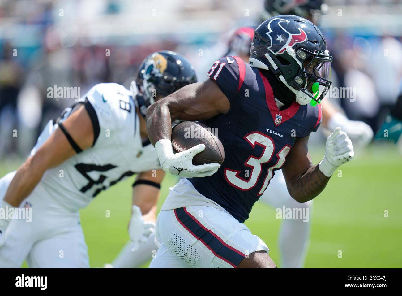 Houston Texans running back Dameon Pierce (31) runs fora a gain past ...