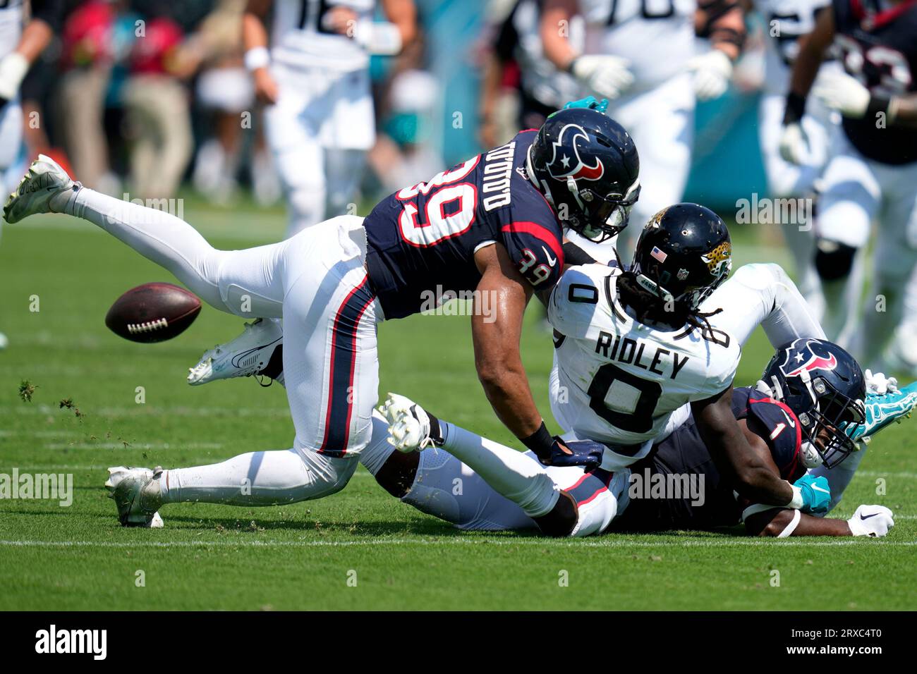 Houston Texans linebacker Henry To'oTo'o (39) and safety Jimmie Ward (1 ...
