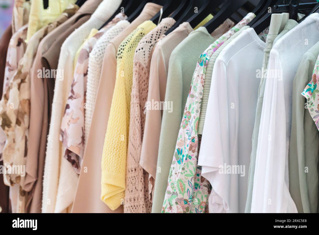 Changing room yellow shirt hi-res stock photography and images - Alamy