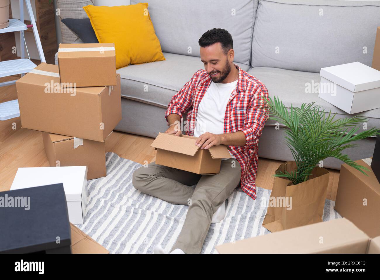 Belongings unbox hi-res stock photography and images - Alamy
