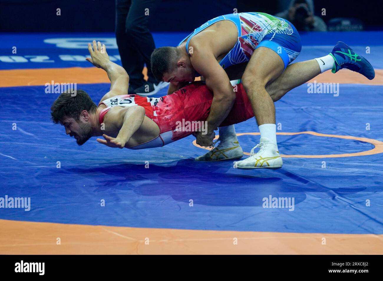 Turkish Ali Cengiz, red, and Hungarian David Losonczi compete in their ...