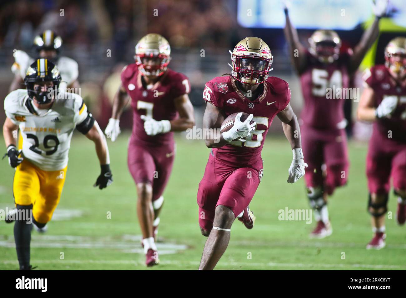 Florida State running back Caziah Holmes (26) runs for a 40-yard ...