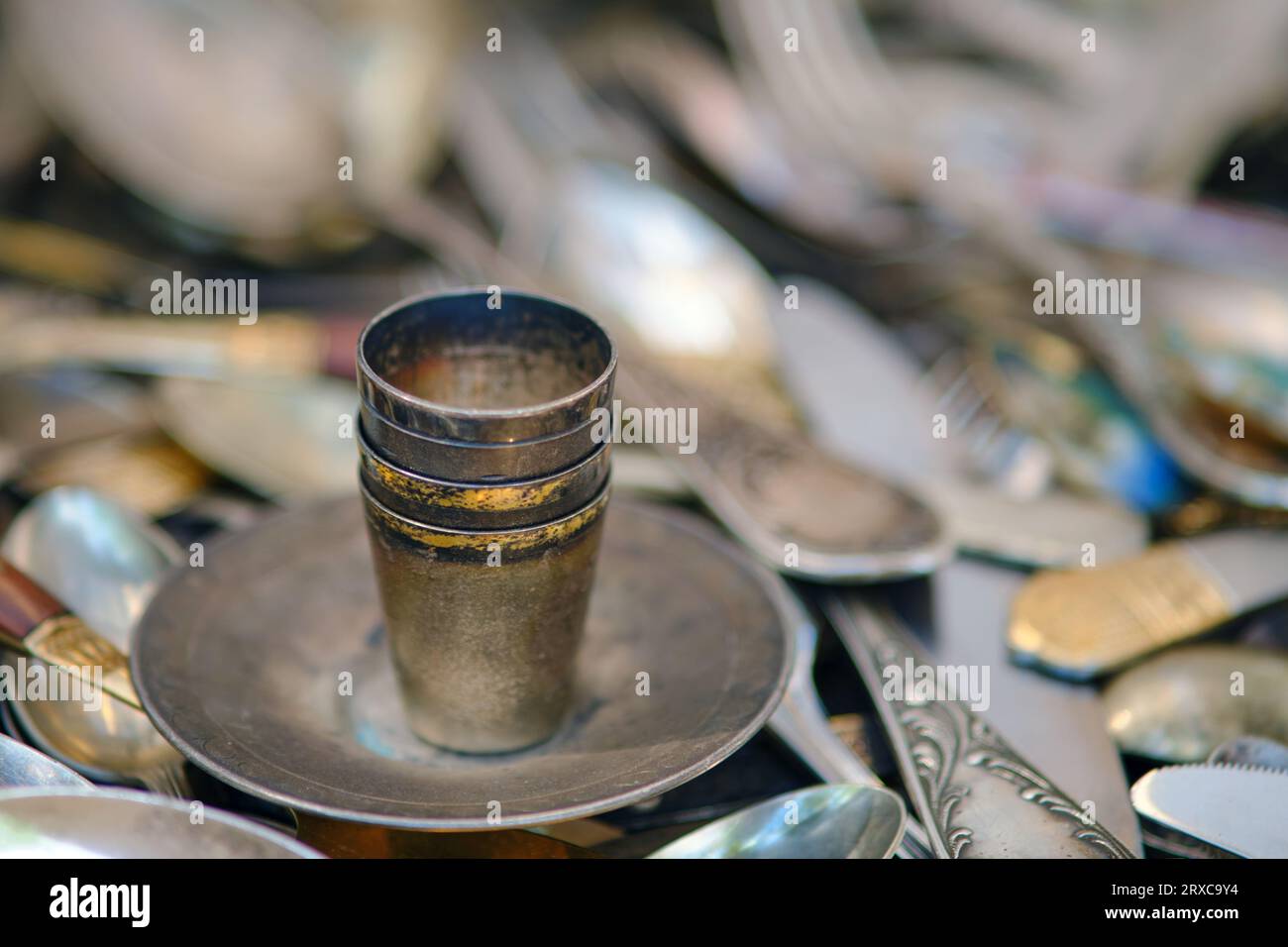 Empty jar and knife hi-res stock photography and images - Alamy