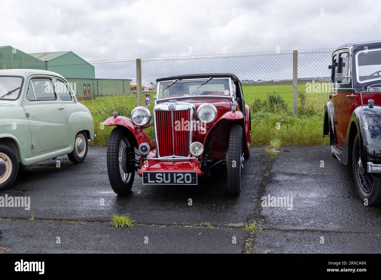 September 2023 - Classic MG T series (TC?) car meet at The Helicopter ...