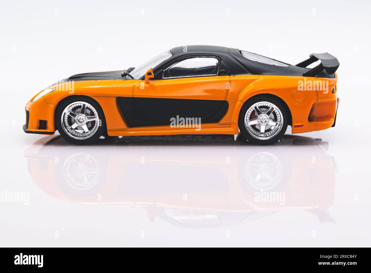 Fast&Furious Mazda RX-7 1:43 model car, side view, white background ...