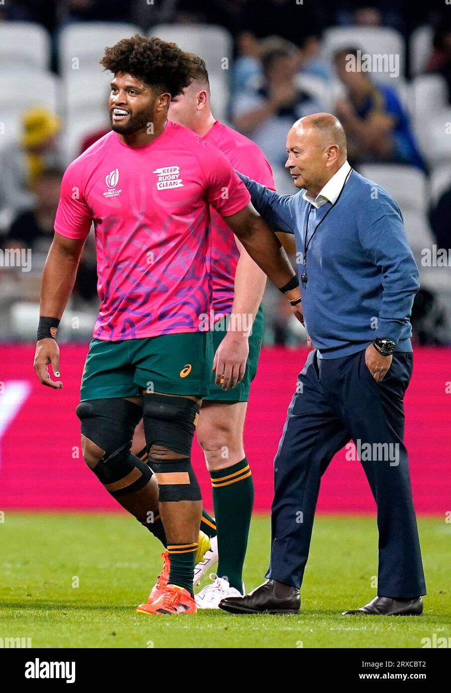 Australia head coach Eddie Jones (right) with players before the Rugby ...