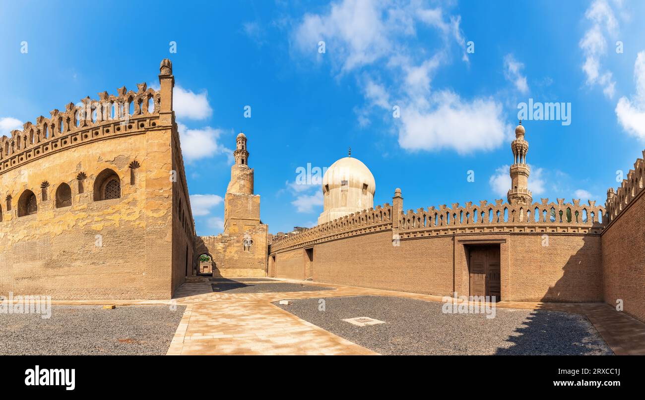 Inner courtyard of famous Ibn Tulun Mosque complex, Cairo, Egypt Stock ...