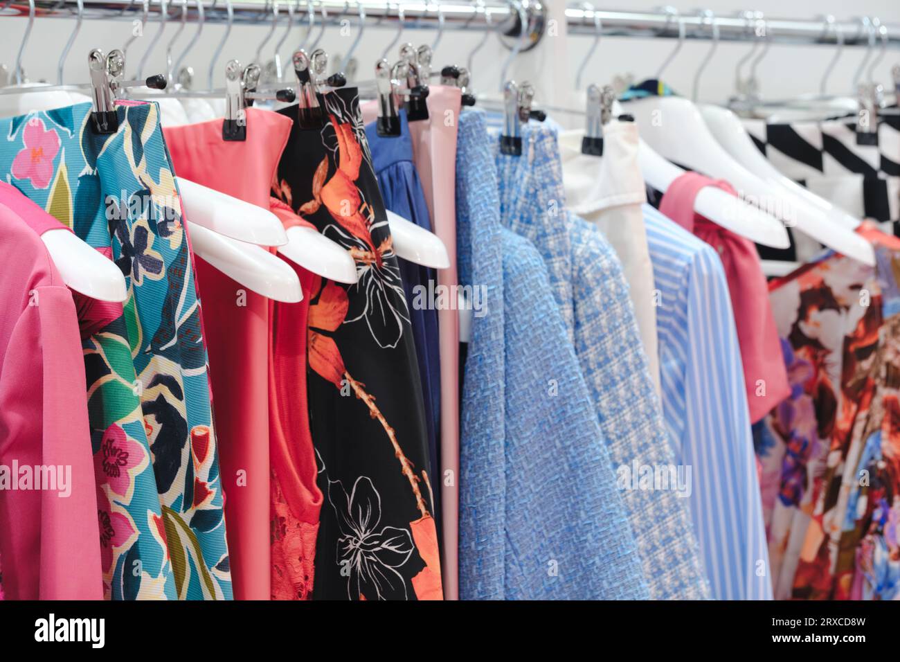 Shop woman changing room clothes hi-res stock photography and images ...