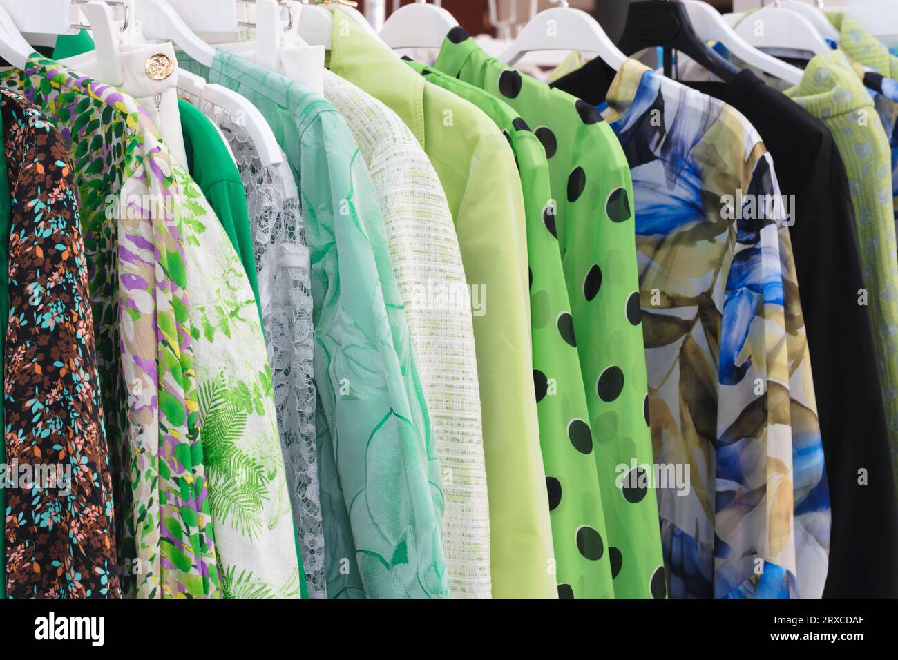 Changing room yellow shirt hi-res stock photography and images - Alamy