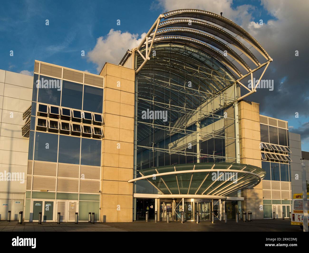 The main entrance to Cribbs Causeway shopping Mall, Bristol, England ...