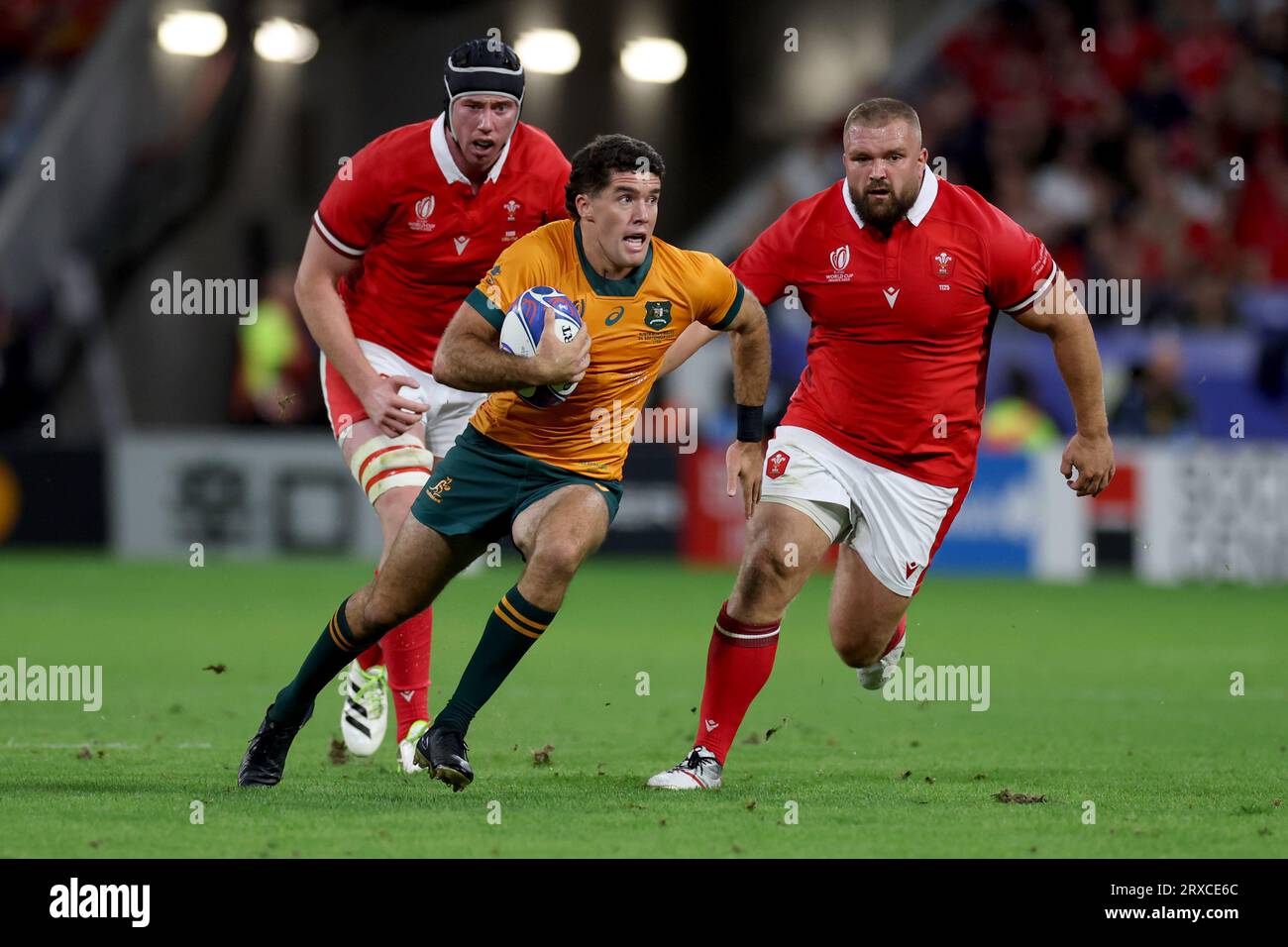 Australia's Ben Donaldson (centre) breaks away from Wales' Adam Beard ...