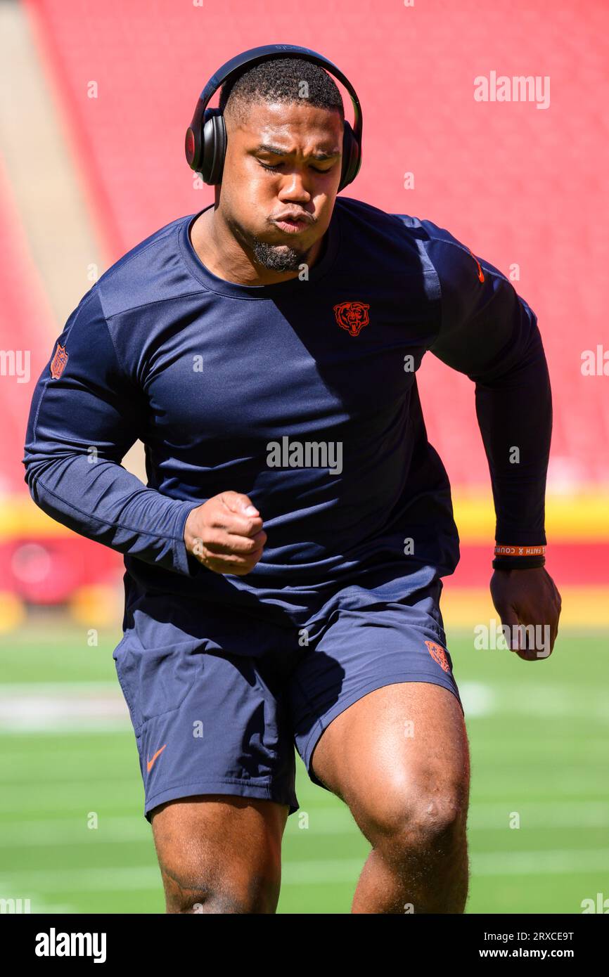 Chicago Bears running back Khalil Herbert runs sprints during warmups ...