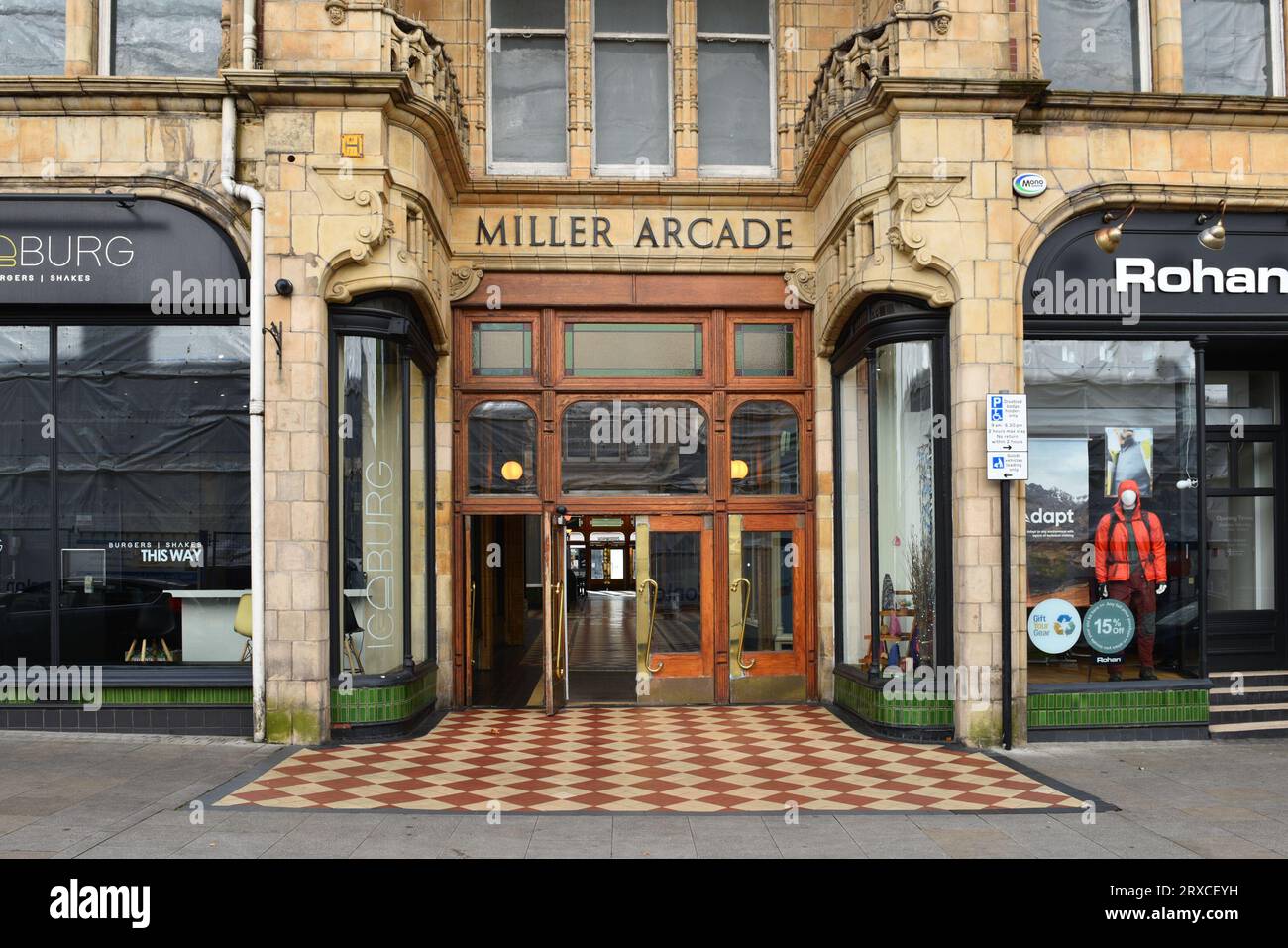 City centre arcade hi-res stock photography and images - Alamy