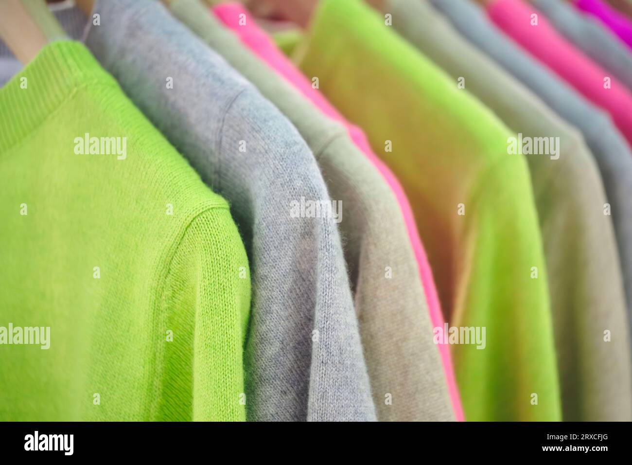 Changing room yellow shirt hi-res stock photography and images - Alamy