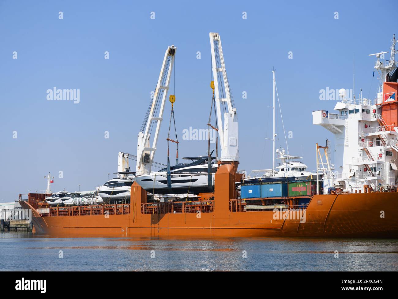 Container ship speed boat hi-res stock photography and images - Alamy