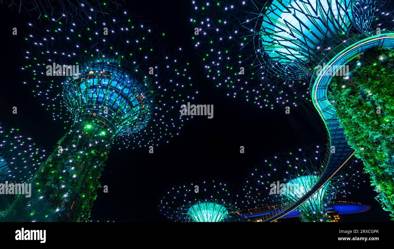 Gardens by the bay supertrees during garden rhapsody light show at ...