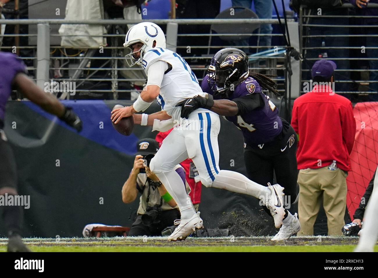 Baltimore Ravens' Jadeveon Clowney (24) hits Indianapolis Colts ...