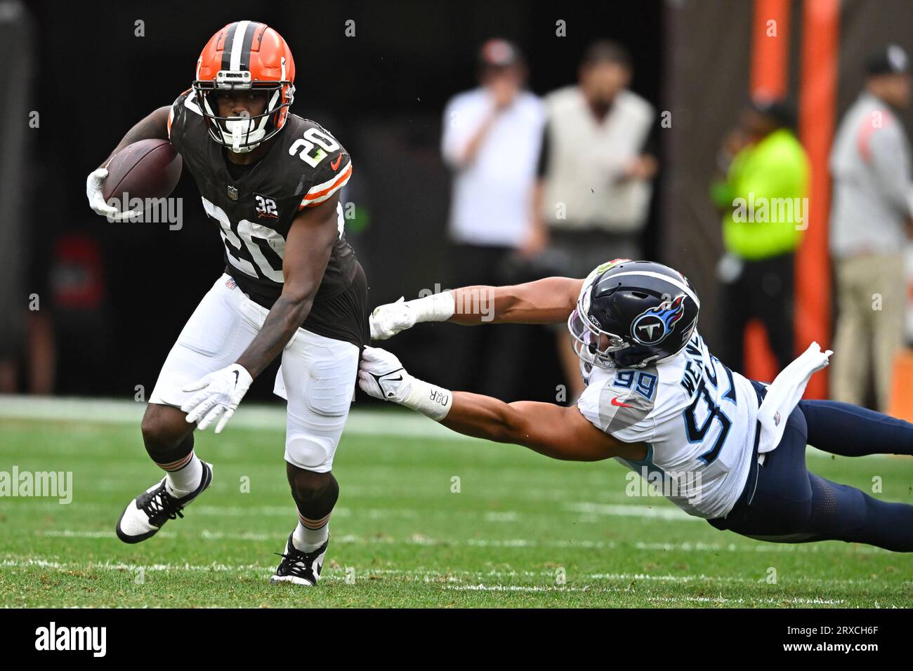 Cleveland Browns running back Pierre Strong Jr. (20) runs the ball past ...