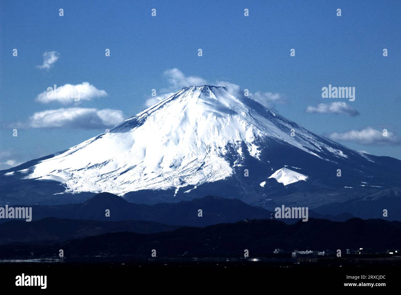 Scenery of mountains in Japan with Mount Fuji Stock Photo - Alamy