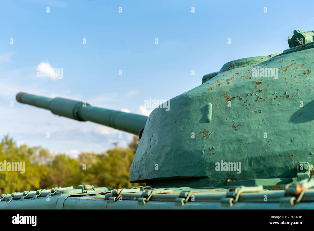 Turret and gun of an old green Soviet-made T-72 tank Stock Photo - Alamy