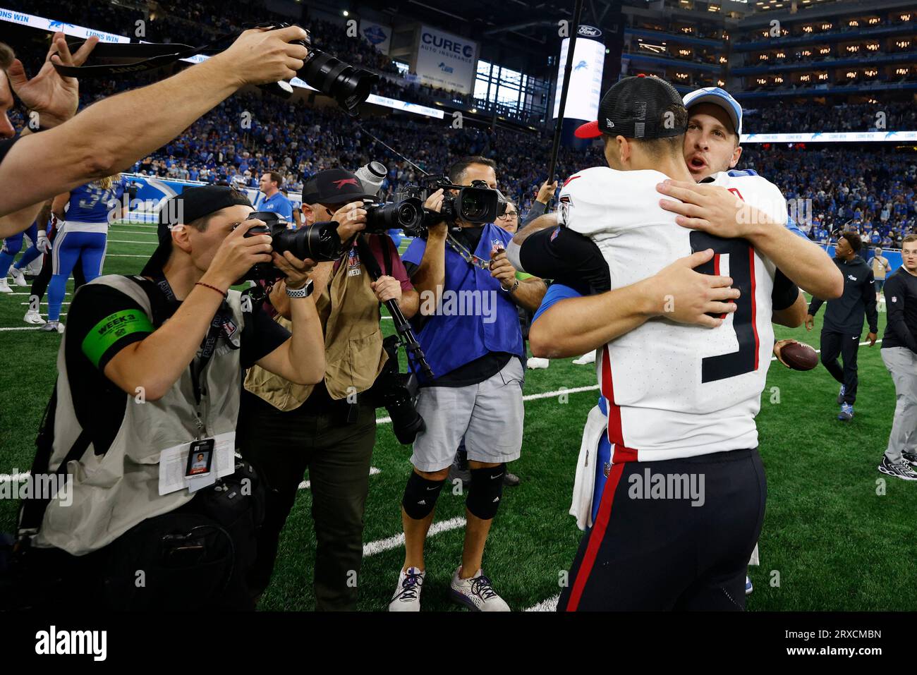 Atlanta Falcons quarterback Desmond Ridder (9) and Detroit Lions ...