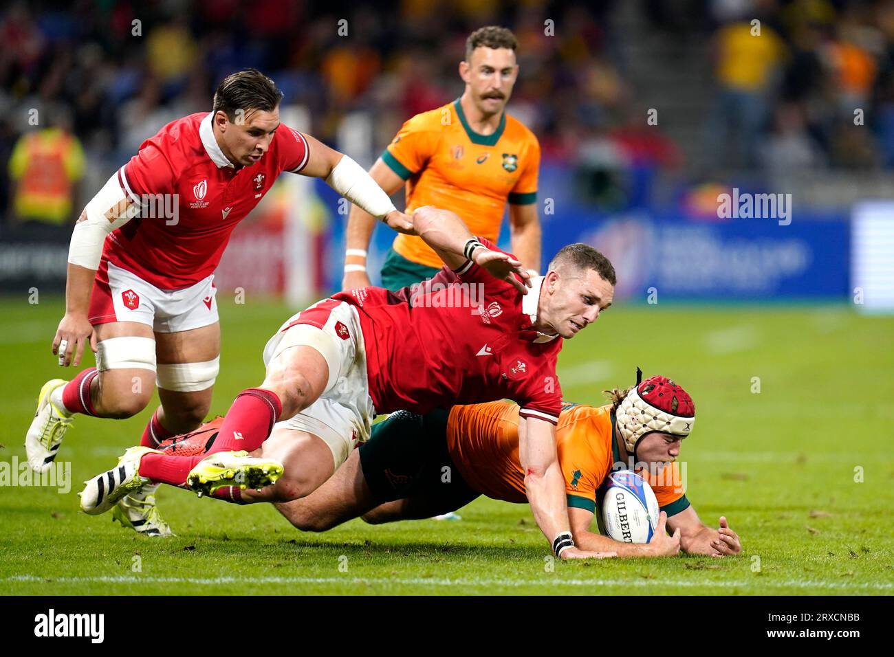 Australia's Fraser McReight (right) and Wales' George North battle for ...