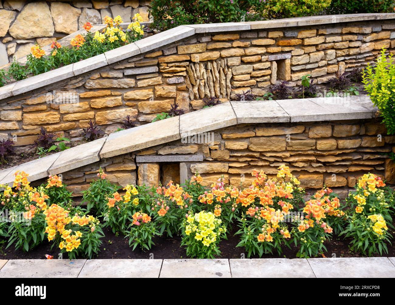 Flower Bed Retaining Wall Ideas Garden Retaining Wall / Design Your