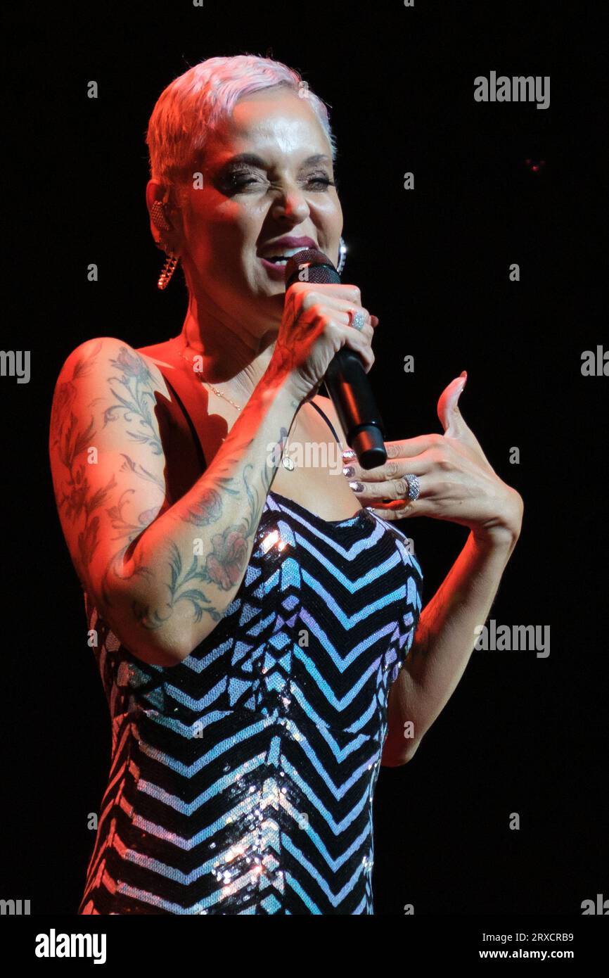 Mariza singer hi-res stock photography and images - Alamy