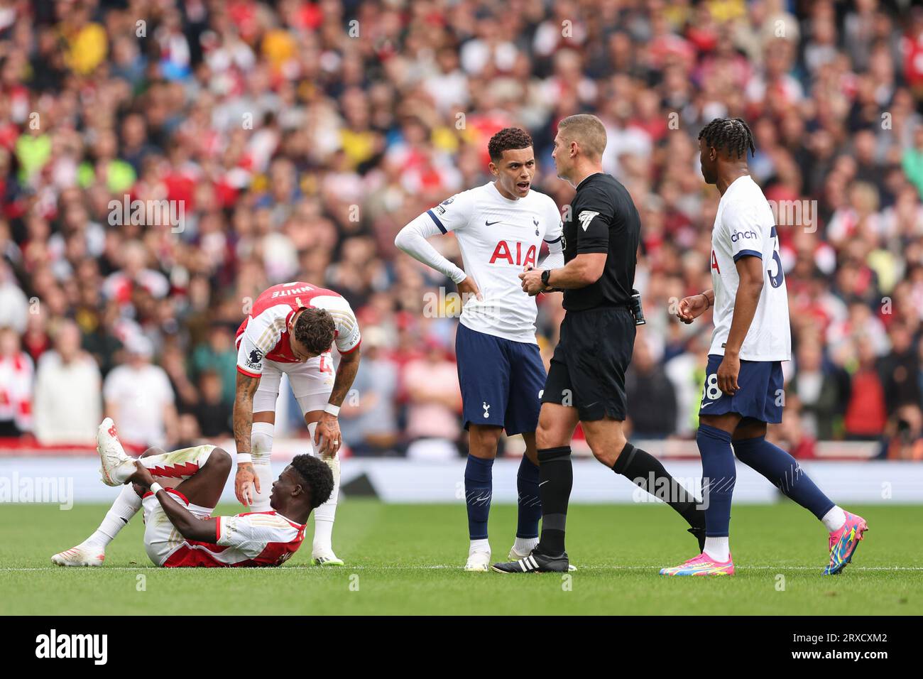 Bukayo saka arsenal down hi-res stock photography and images - Alamy