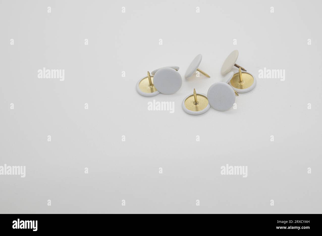 Thumbtacks hi-res stock photography and images - Alamy