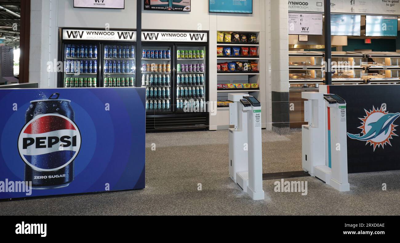 IMAGE DISTRIBUTED FOR PEPSICO - Pepsi signs Miami Dolphins legend Dan ...