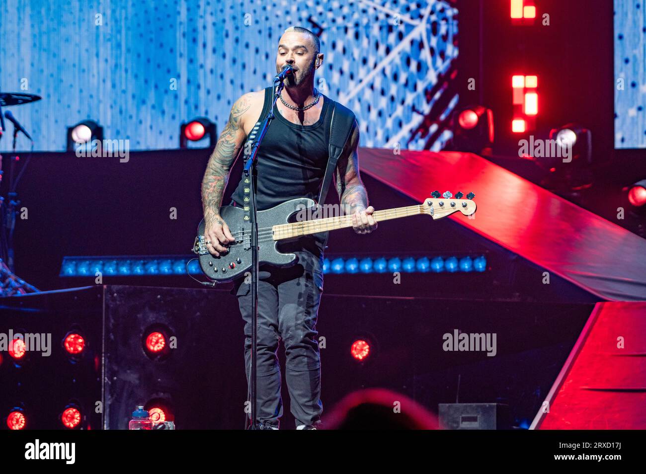 Busted band hi-res stock photography and images - Alamy