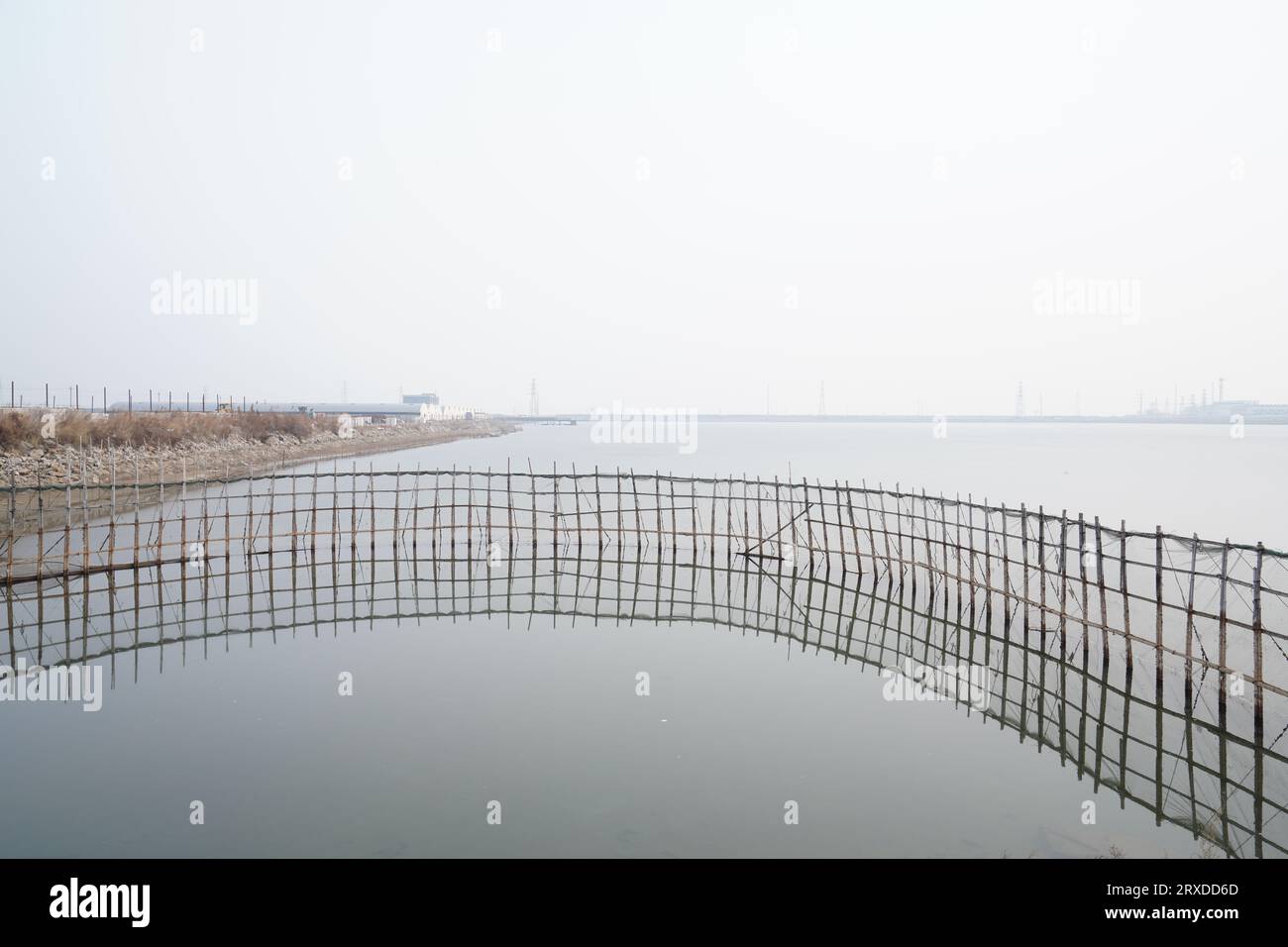 Pond fence hi-res stock photography and images - Alamy