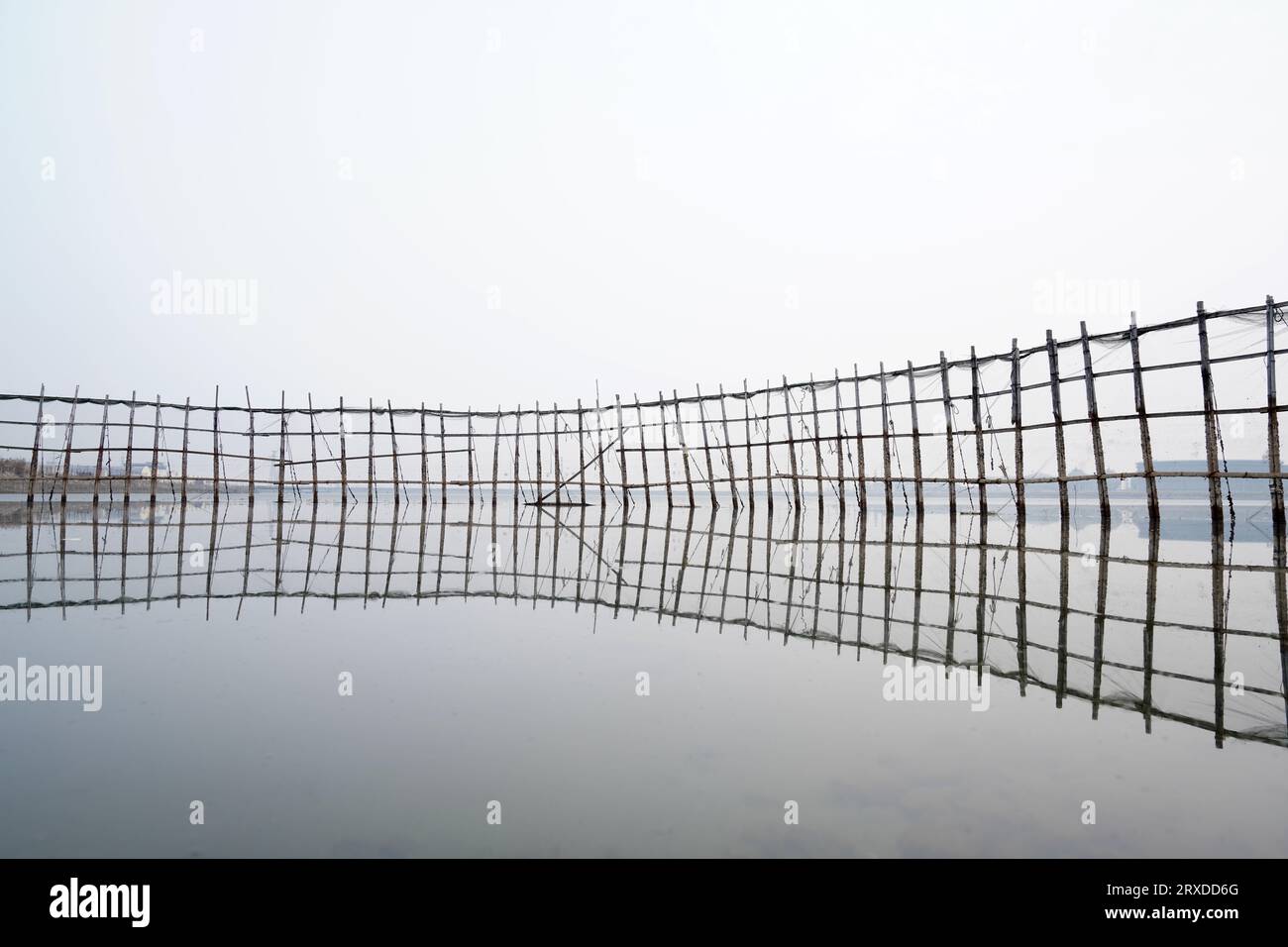 Pond fence hi-res stock photography and images - Alamy