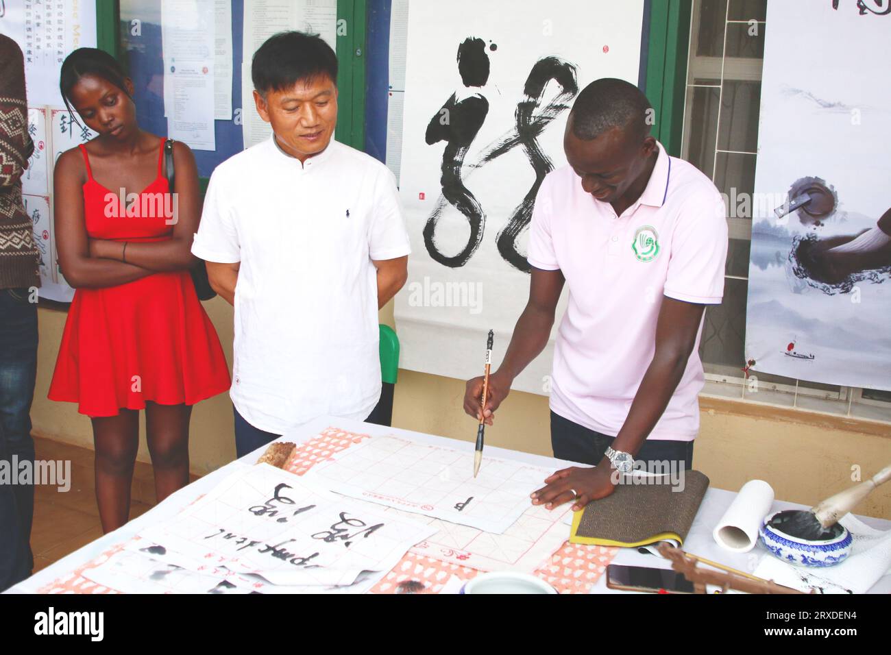 Kigali, Rwanda. 23rd Sep, 2023. A man tries his hands with Chinese ...