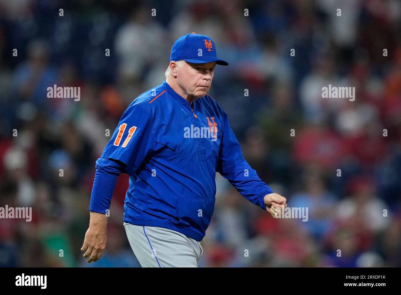 New York Mets manager Buck Showalter walks onto the field during a ...