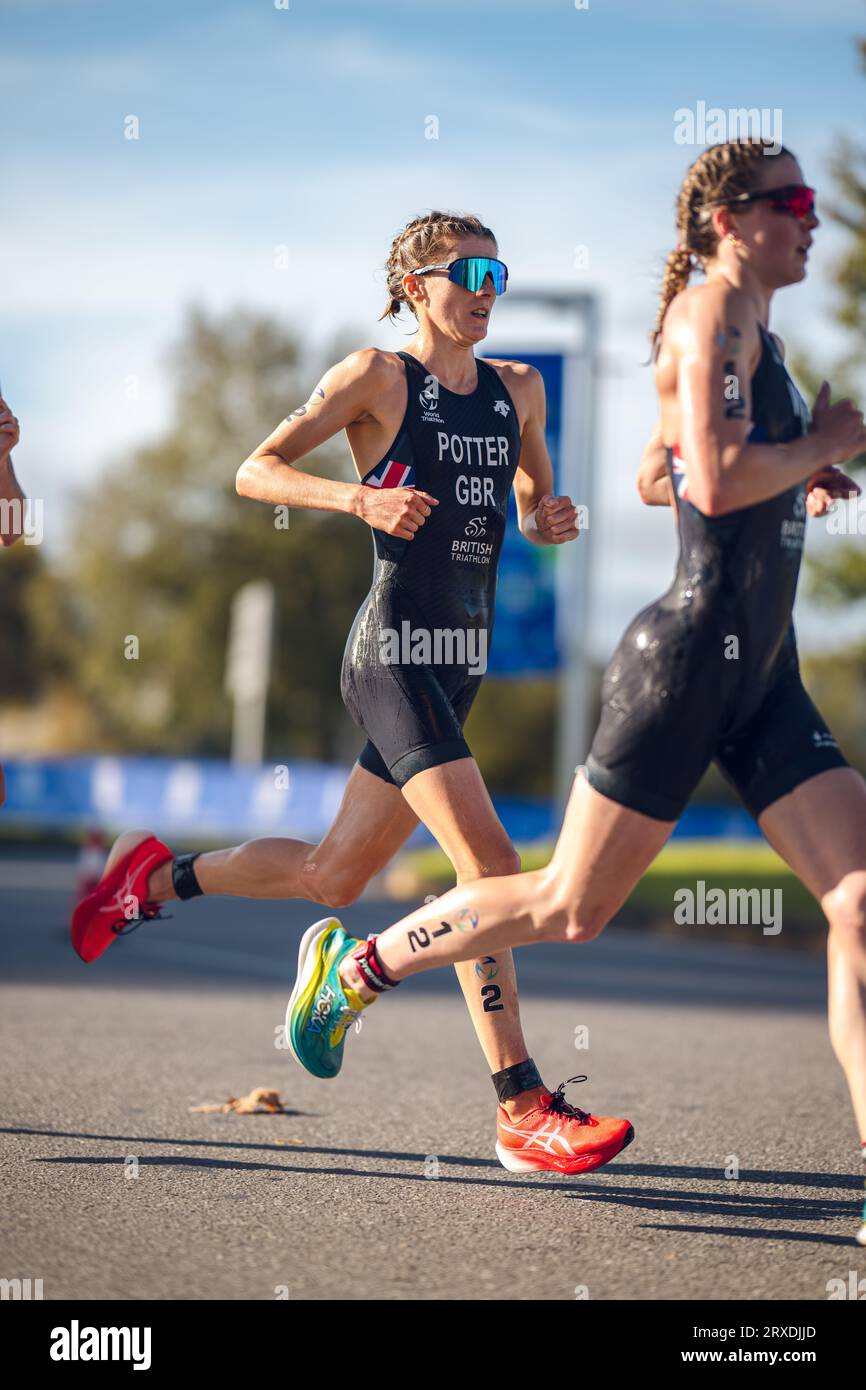 Beth Potter winning in Pontevedra in the 2023 World Triathlon ...