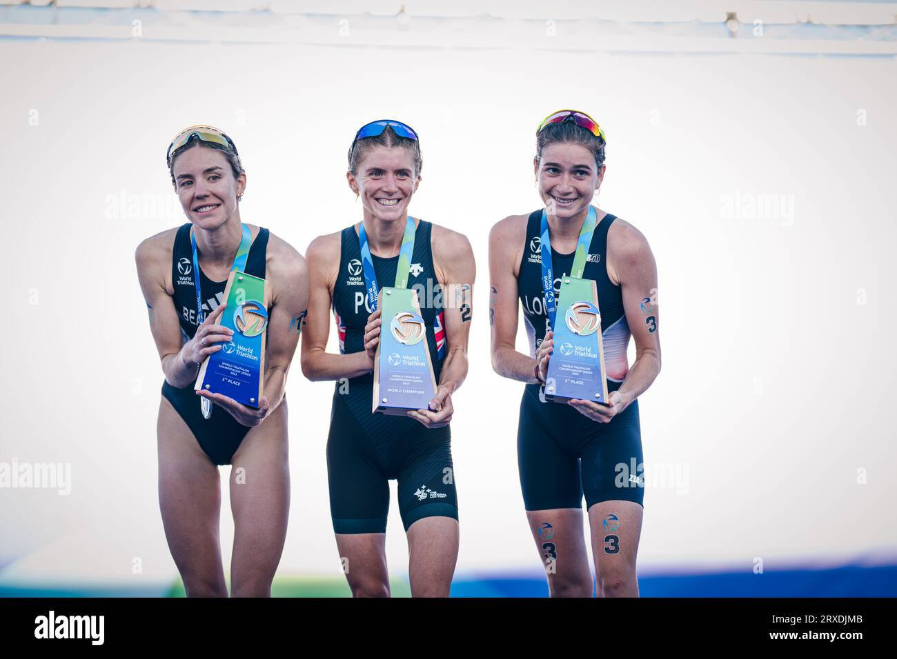 Beth Potter winning in Pontevedra in the 2023 World Triathlon ...
