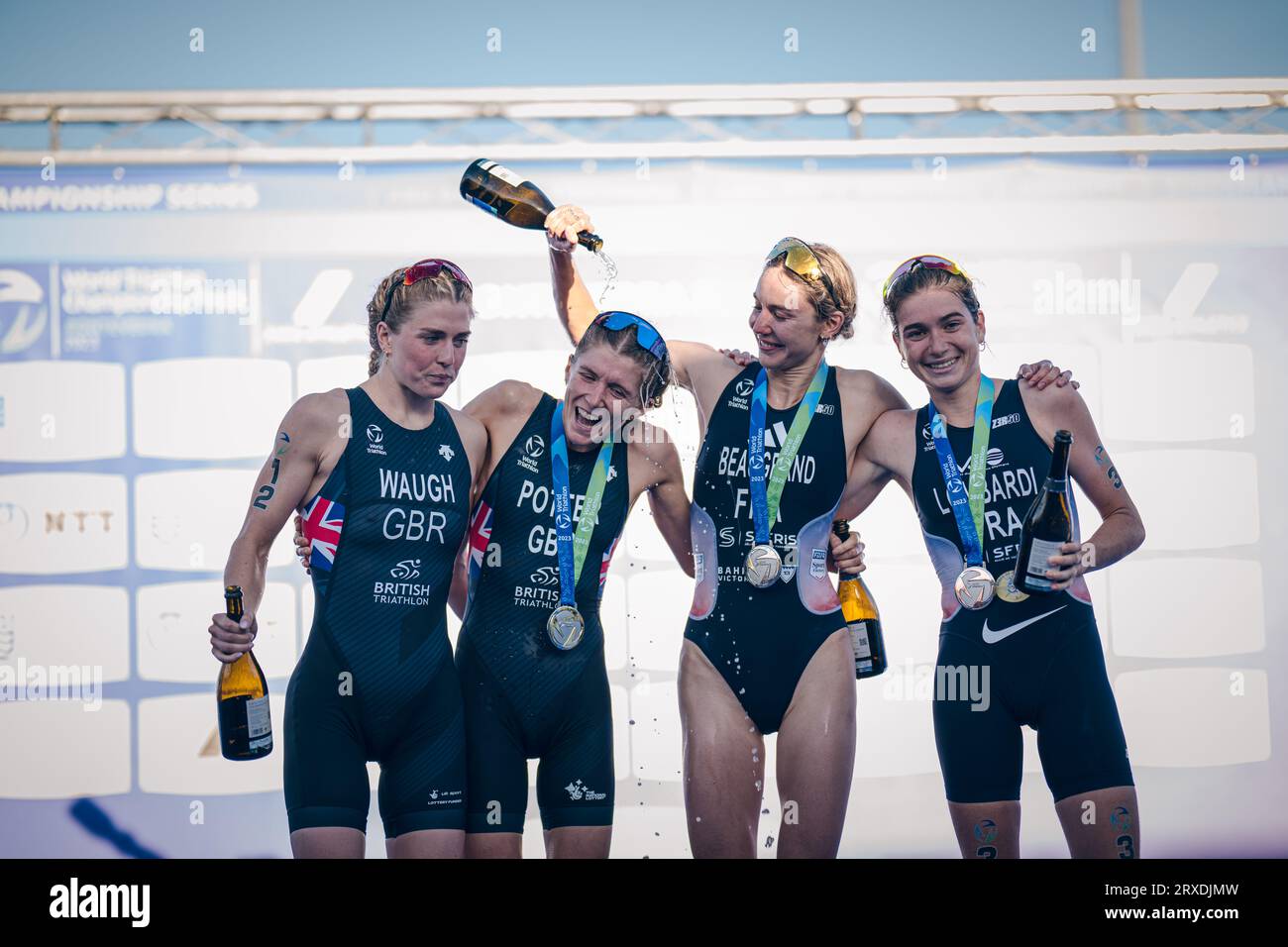 Beth Potter winning in Pontevedra in the 2023 World Triathlon ...